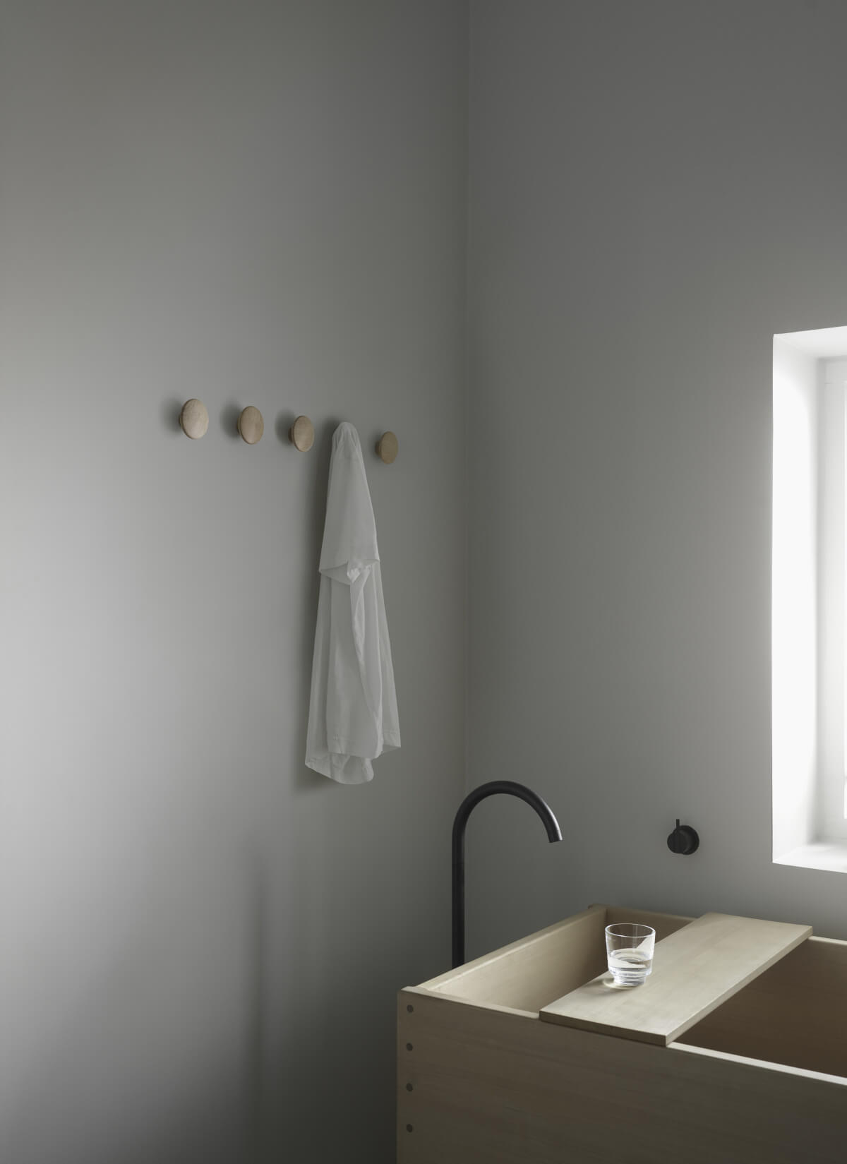 Muuto Avail Wandgarderobe Eiche/Grau – Bestpreis & Versandfrei!